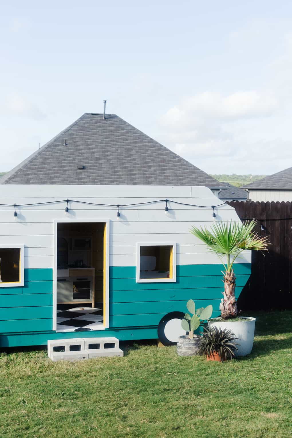 DIY Camper Playhouse {The REVEAL!} – Love & Renovations