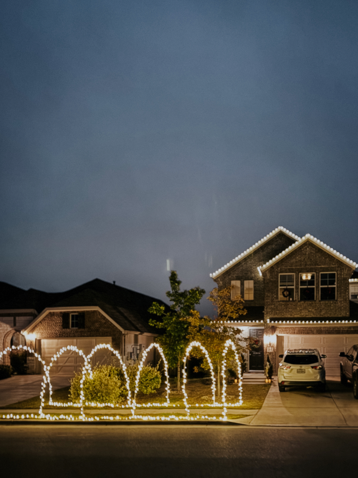 How to Make Simple DIY Christmas Arches – Love & Renovations